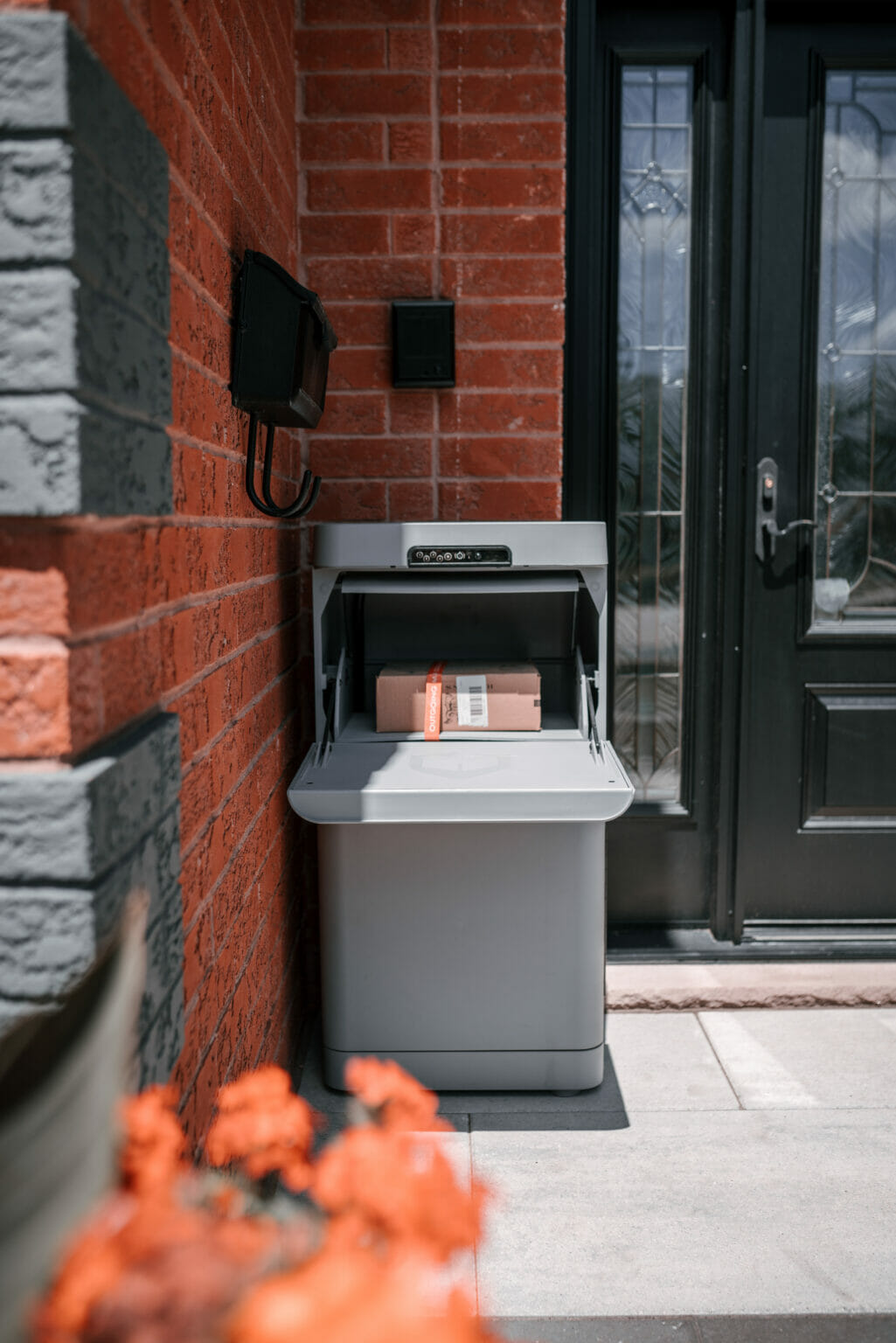 Danby 3.7 cu. ft. Parcel Guard Mailbox in Gray - DPG37GN | Danby Canada