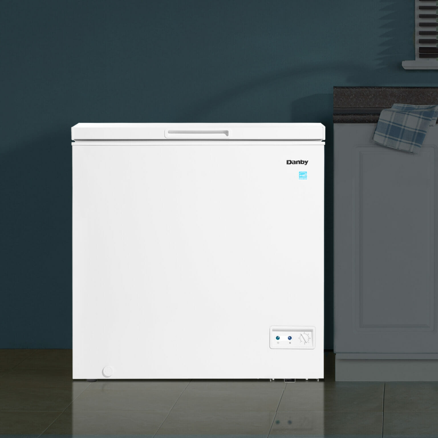 Danby 7.0 cu. ft. Square Model Chest Freezer in White - DCF070A5WDB ...